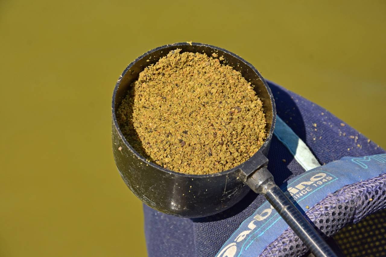 Dynamite Baits F1 Sweet Low Feed Groundbait – The Tackle Company